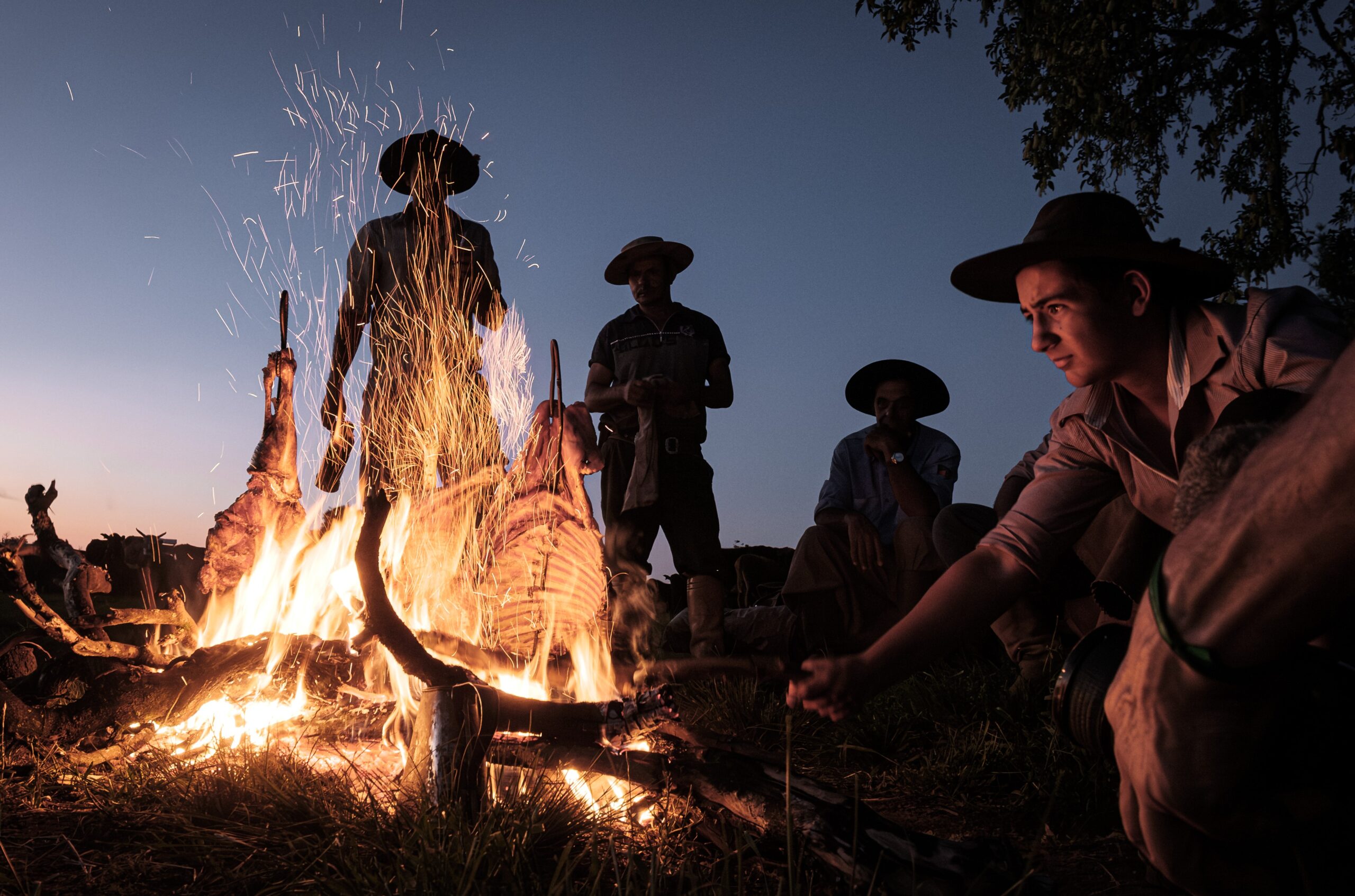 Rancho Tabacaray inaugura exposição “Huachu”, de Guto Oliveira, com ...